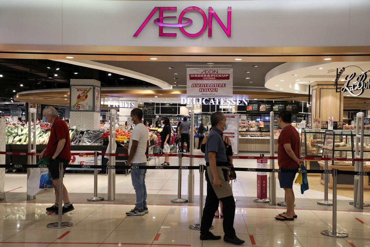Japanese Supermarket Chain Aeon Implements AI to Evaluate Employee Smiles - ButSpeak