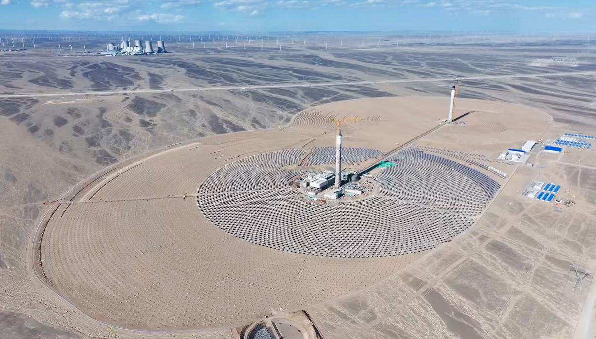 World’s 1st Dual-Tower Solar Thermal Plant with 30,000 Mirrors Sets New ...